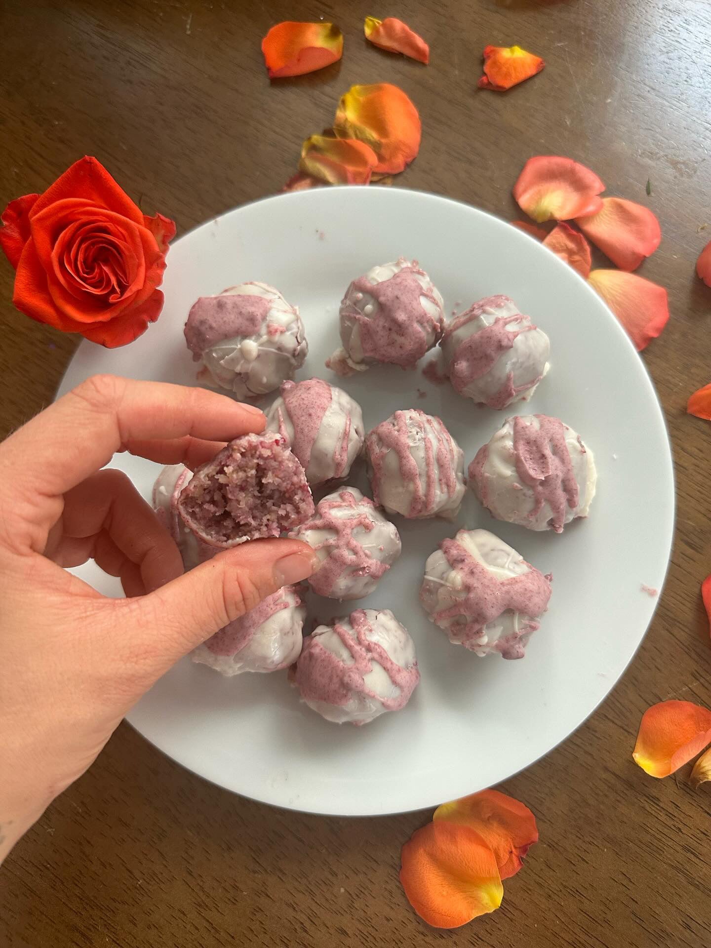 Love Bites: Pink Protein Balls for Valentines/Galentine's Day (and Eve ...